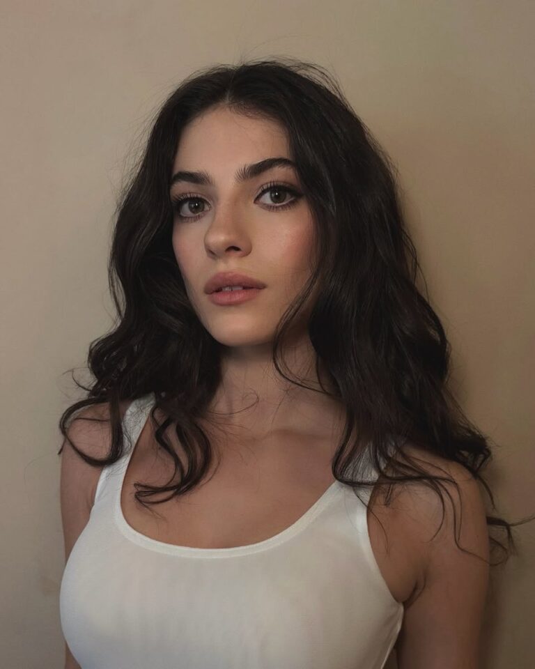 Ella Rubin Biography: Age, Parents, Movies, Religion, Sister, Net worth ...
