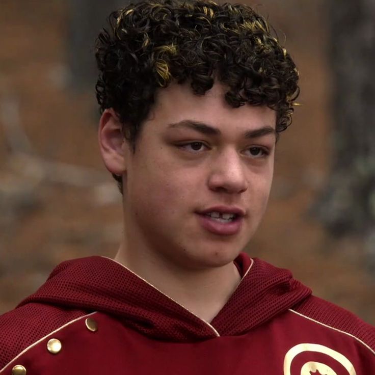 Julian Lerner Biography: Age, Girlfriend, Movies, Parents, Ethnicity ...