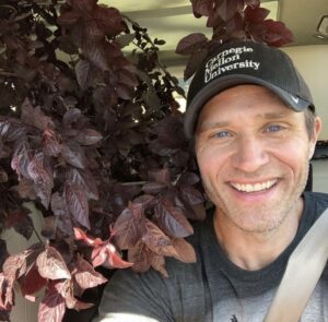 Seamus Dever Biography: Age, Height, Parents, Siblings, Full name ...