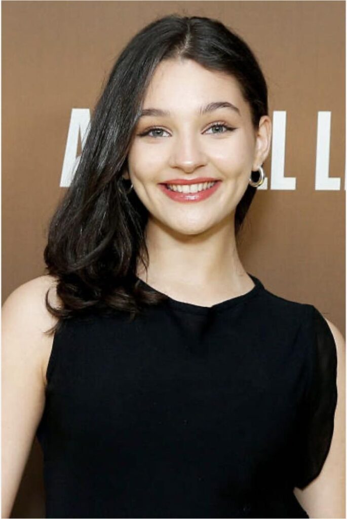 Billie Boullet Biography: Age, Height, Parents, Siblings, Ethnicity ...
