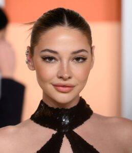 Madelyn Cline Biography: Age, Height, Parents, Siblings, Ethnicity ...