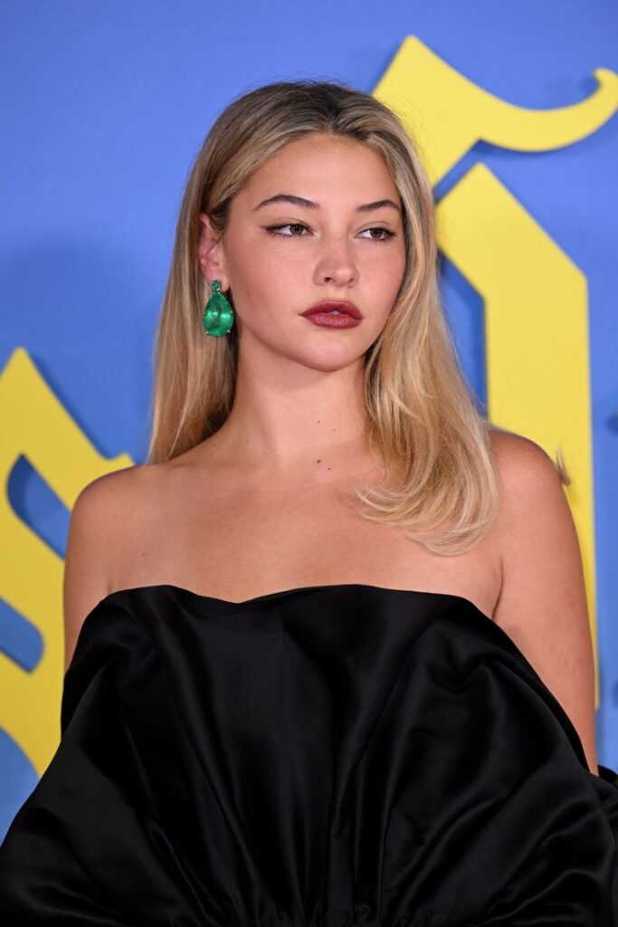 Madelyn Cline Biography: Age, Height, Parents, Siblings, Ethnicity ...